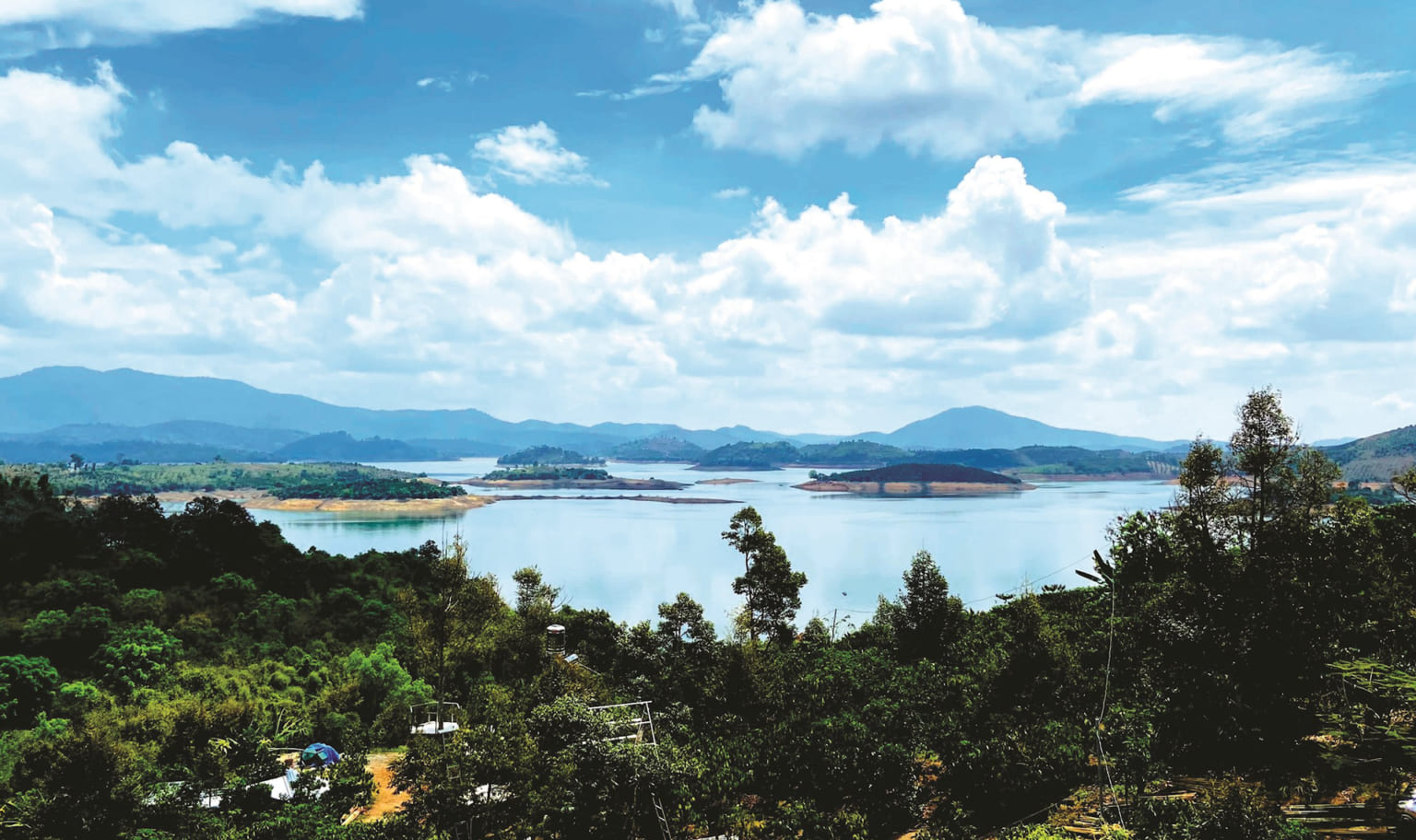 "Lạc Trôi" đến Hồ Đa Mi - Vùng đất đầy Hùng Vĩ | Tour Phan Thiết Mũi Né